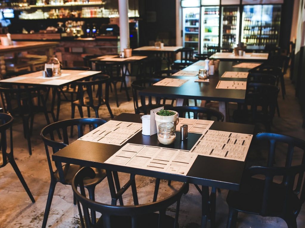 What will restaurant social distancing look like in the UK? | Canopies UK