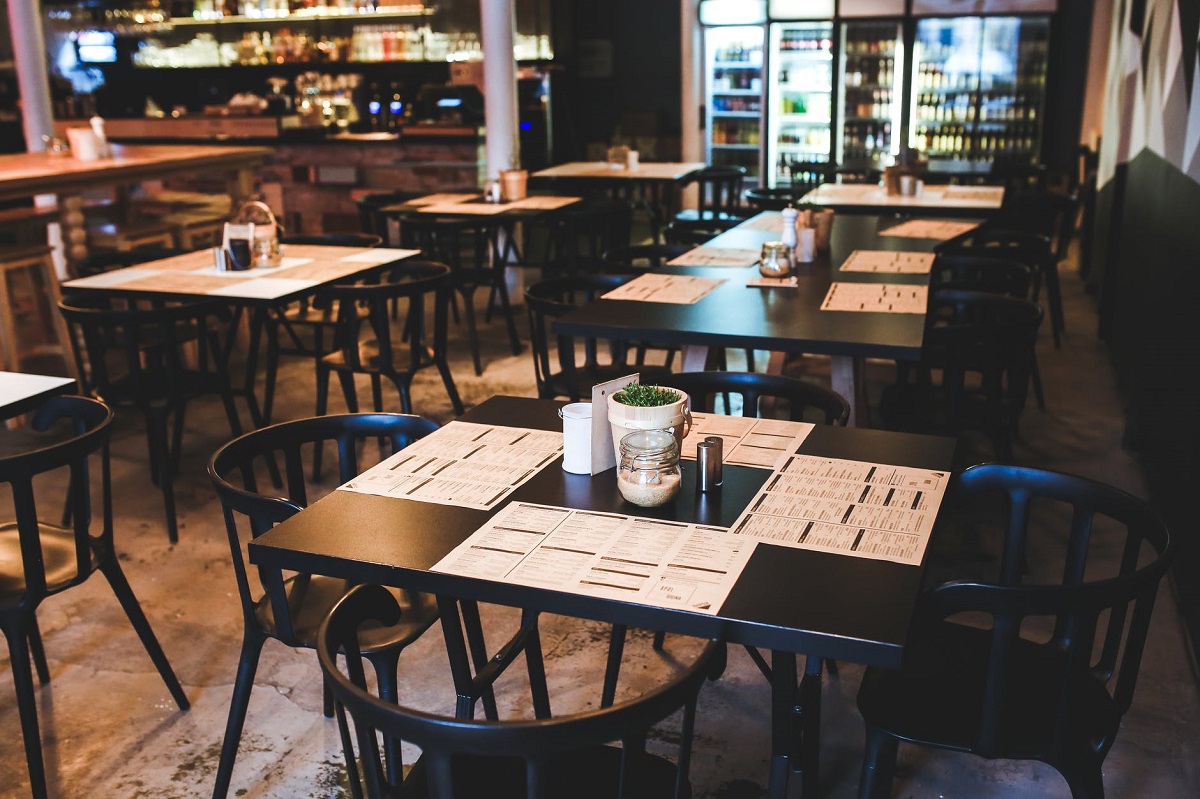 What will restaurant social distancing look like in the UK? | Canopies UK